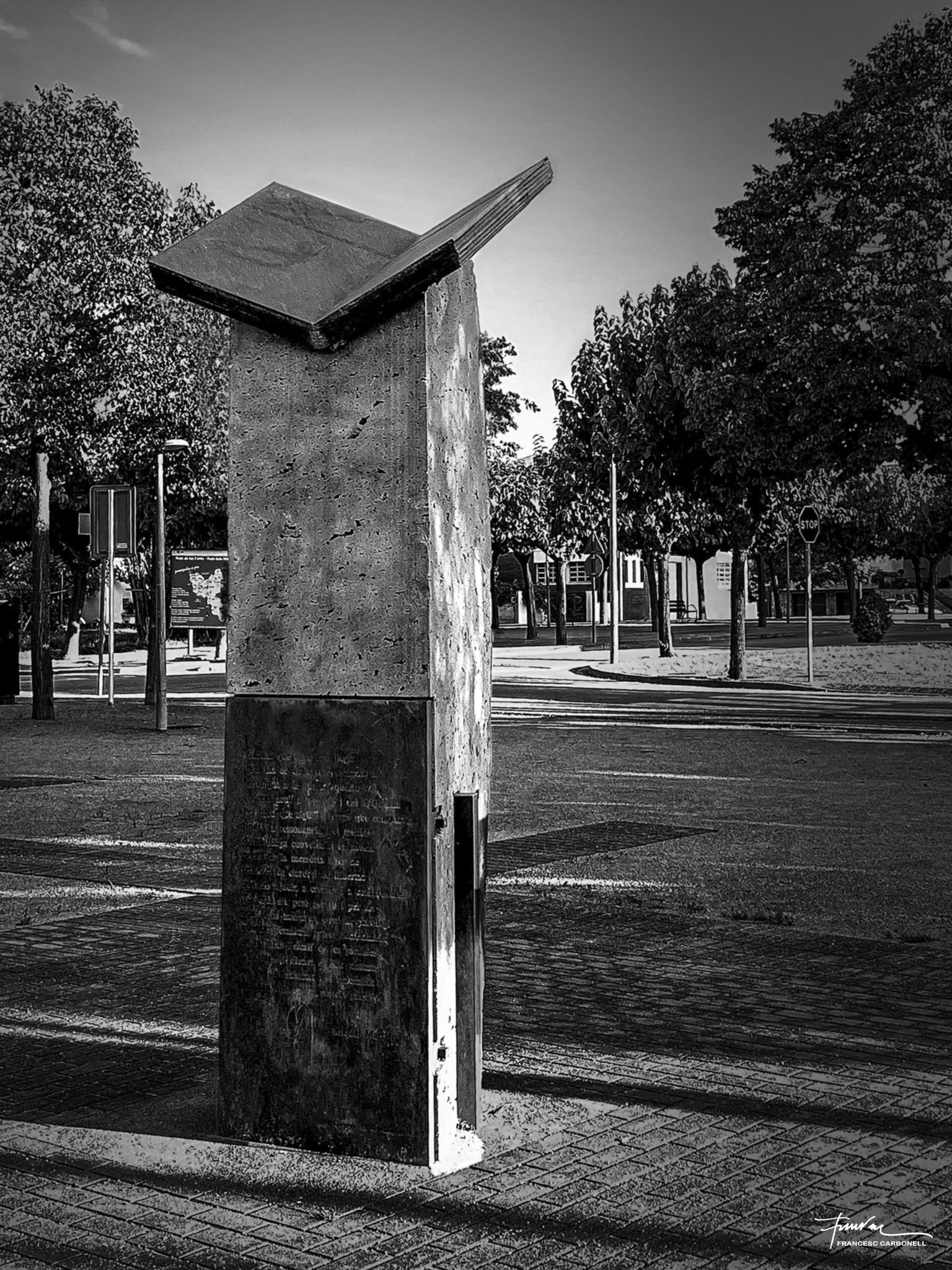 PLAÇA MIQUEL MARTÍ I POL (B&W) – 6qsite